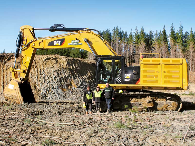 Kuru Contracting's 73-tonne Cat 374F L