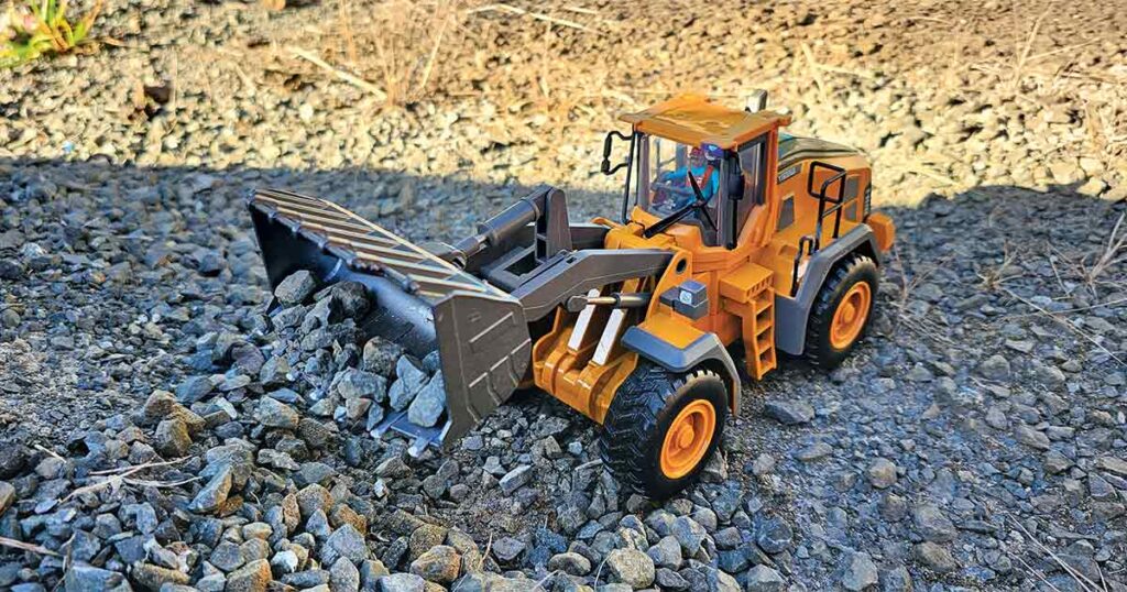 Product review: radio-controlled toy wheel loader - Deals on Wheels